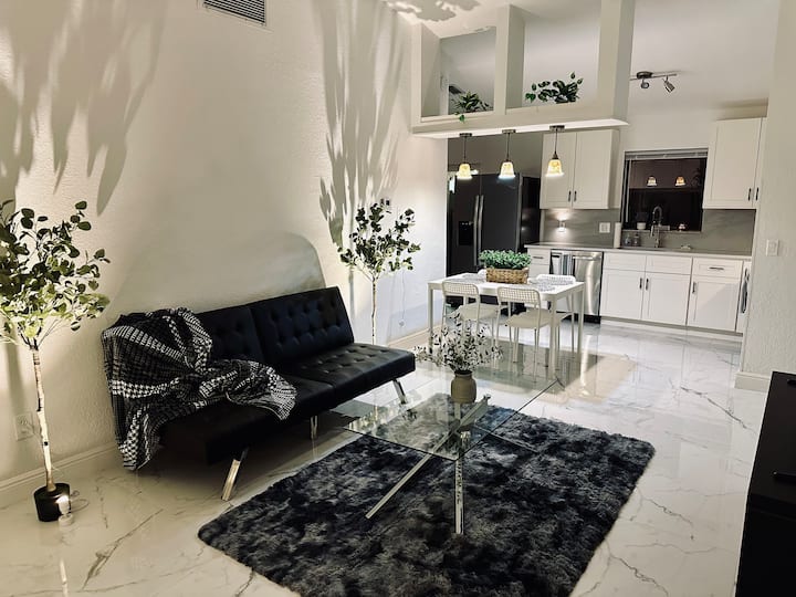 Luxe Retreat | Steps To Atlantic Ave + 3 Kings - Golf, FL