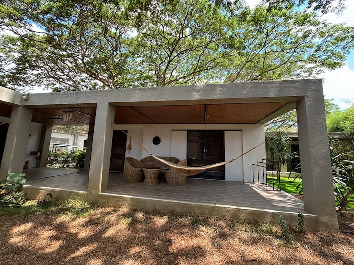 Studio Stay W/ Ac, Fast Wi-fi & Garden Views - Puerto Princesa