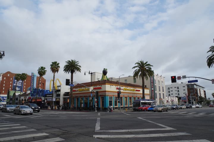 Hollywood 1 Bedroom Ix - West Hollywood, CA