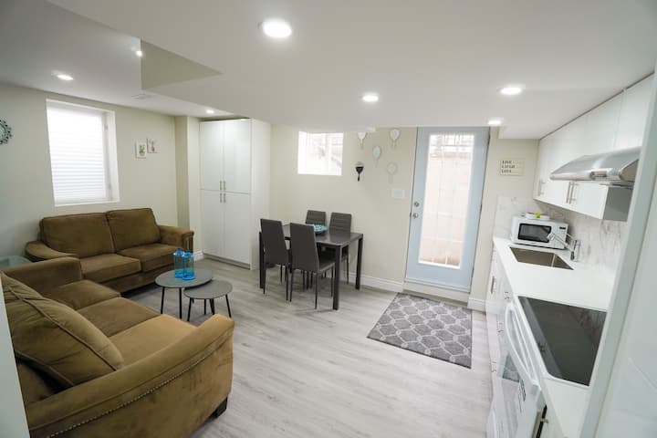 Family Friendly 2bed Bsmt Apt - 奧沙華