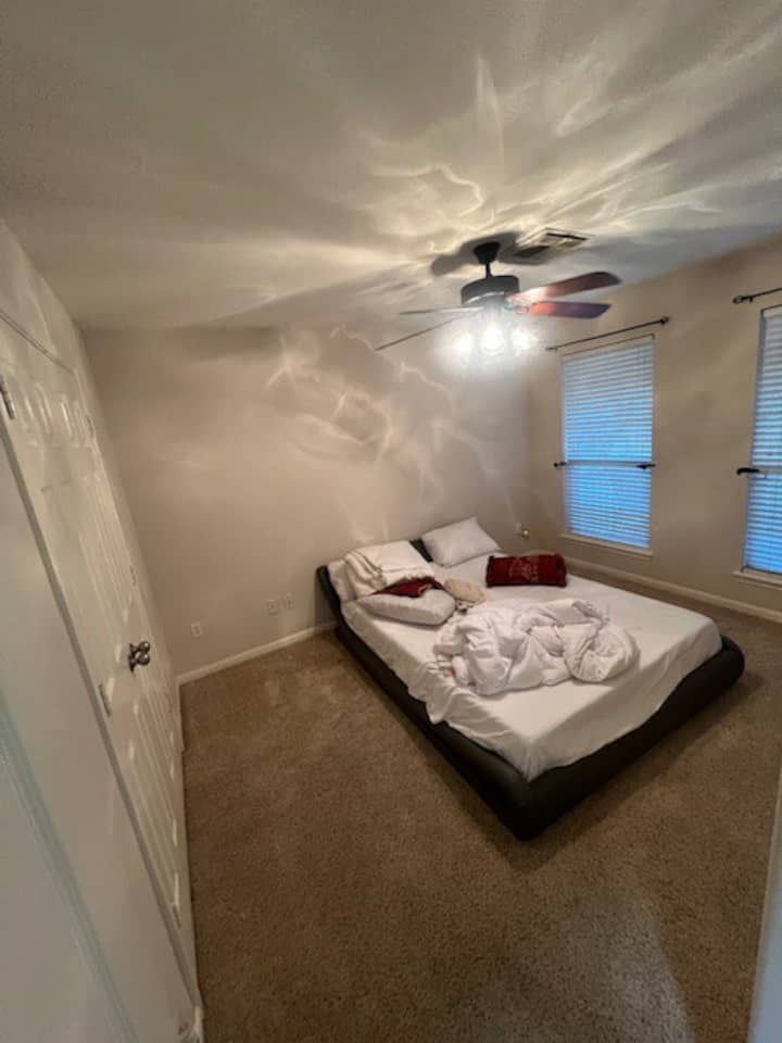 3 Bed / 2 Bath, 2000 Sq Feet - Tomball, TX
