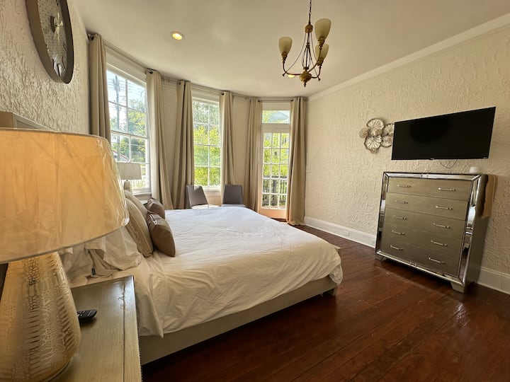 Historic Gold New Orleans 3 Bed 2 Bath - Metairie, LA