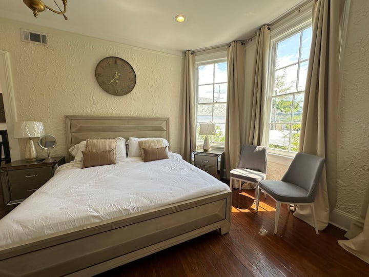 Historic Gold New Orleans 3 Bed 2 Bath - Metairie, LA