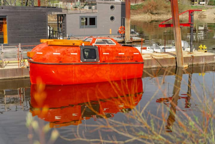 Besonders: Ausgebautes Freifallrettungsboot - Hambourg