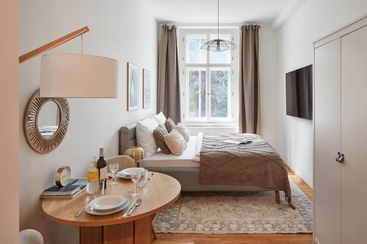 Studio W/ Balcony • Wifi (100mbps) • Vyšehrad - Prague