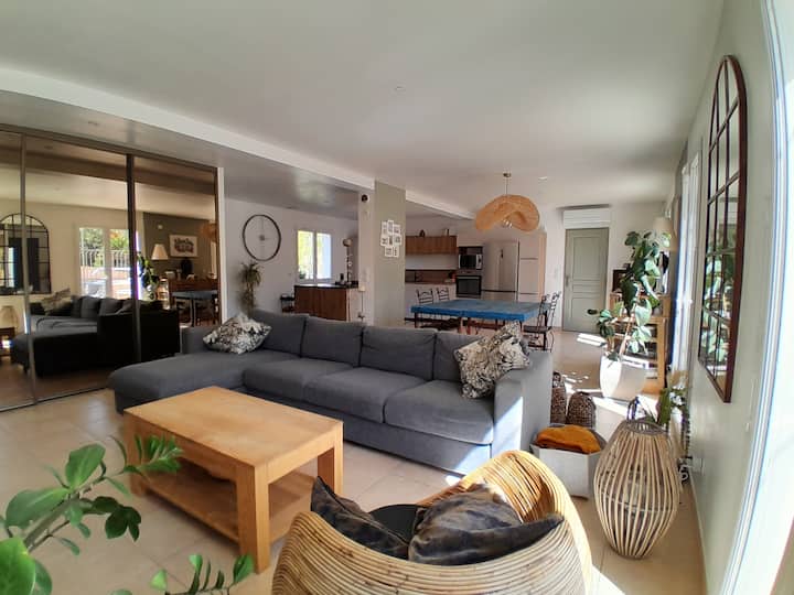 Villa Avec Piscine Privée, Calme - France