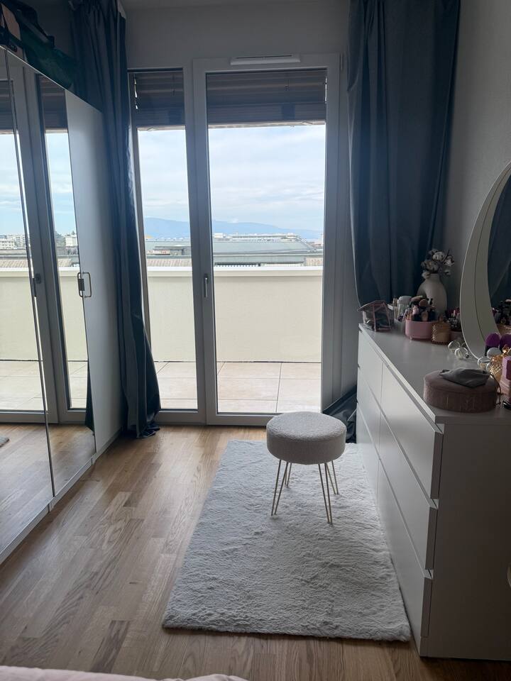 !New! Bright & Cozy Top-floor Comfort - Genève
