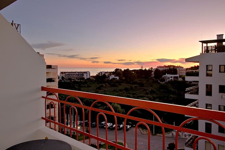 Sunny Ocean + Sunset View, 2 Bedroom Beautiful Apt - Portimão