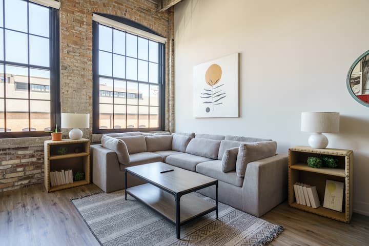 Elegant Short North Factory Loft - Columbus, OH