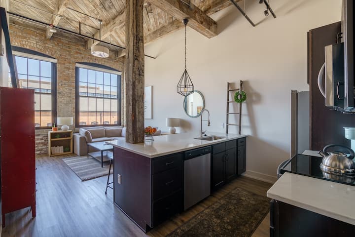 Elegant Short North Factory Loft - Upper Arlington, OH