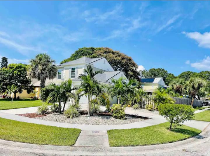 Seabreeze Garden Oasis,jacuzzi,golf, Mins->beaches - St. Petersburg, FL