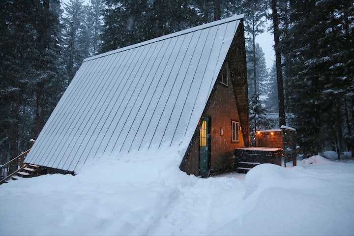 A-frame + Hot Tub + Fast Wifi - Lake Chelan, WA