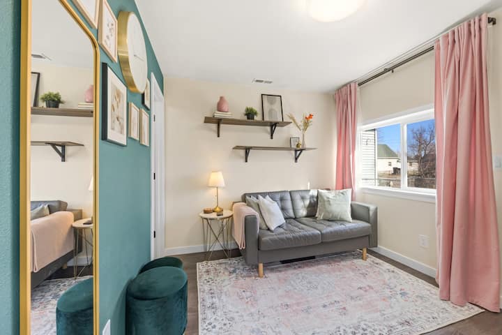 Cozy & Furnished 1 Bd/1 Bth Entire Home - Denver, CO