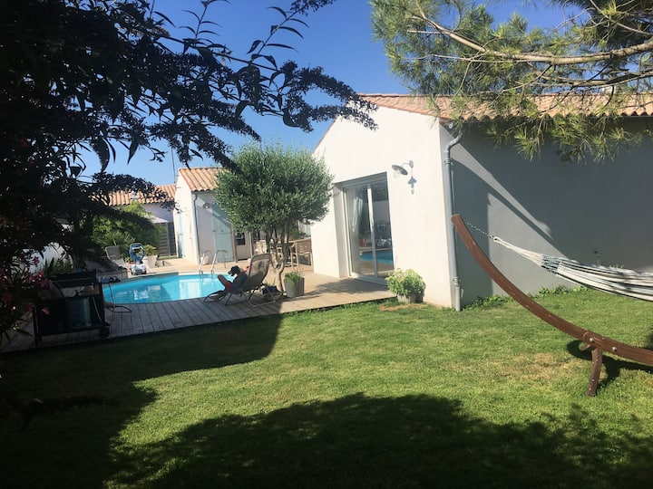 Maison Chaleureuse Avec Piscine Chauffée - Charron