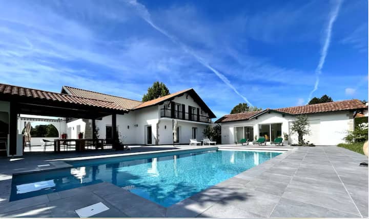 Villa Izaralde - 1 Maison - 12 Personnes - Piscine - Biarritz