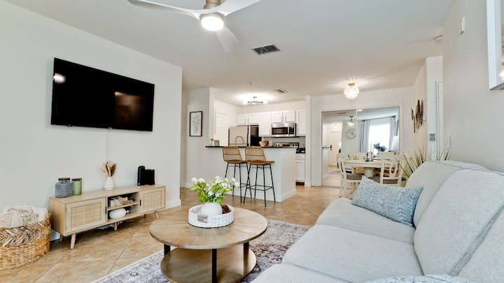 Gated 2br/2ba Condo W/ Pool - Bradenton, FL