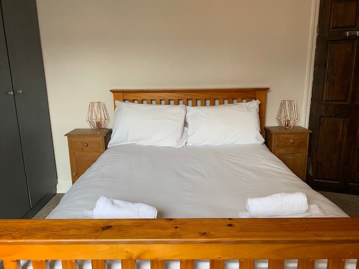 Beautifully Styled 2br Home With Garden - Manchester