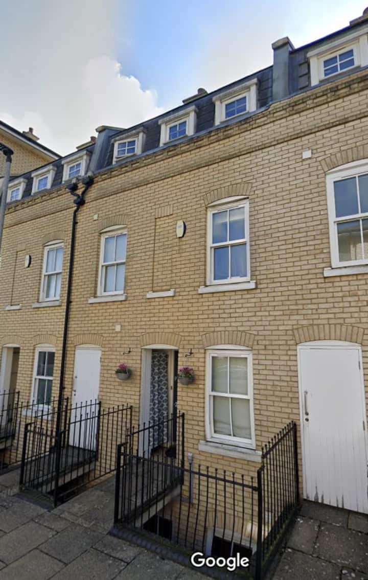 Modern House Next To City Center! - Cambridge