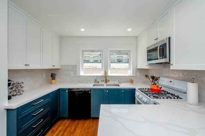 East End Craftsman Bungalow - Alameda, CA
