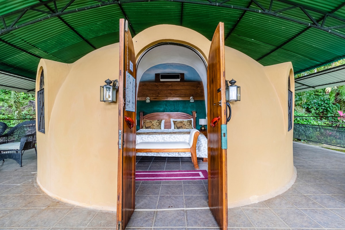 Romántica cúpula en la selva con aire acondicionado y piscina - Hoteles ...