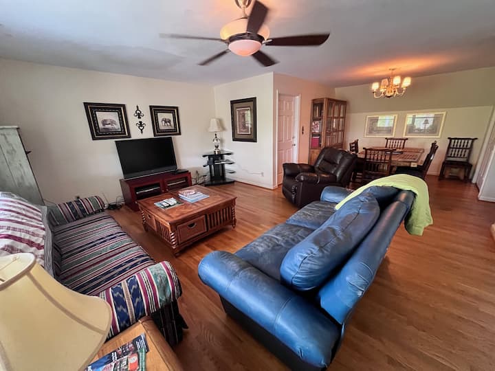 Many Beds And Single Bathroom - Fairview, TN