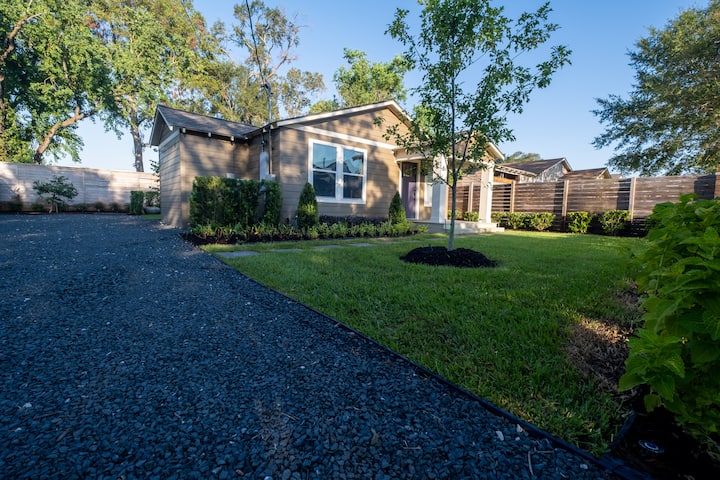 Bluegrass Cottage - Houston, TX