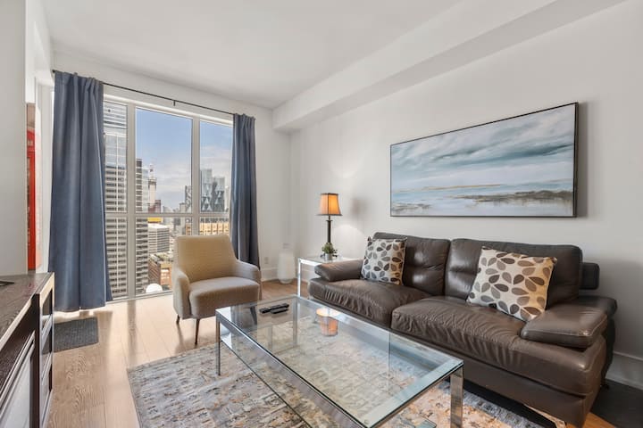 Downtown 1b Plus D Condo, Central Location, Parkin - Toronto, ON