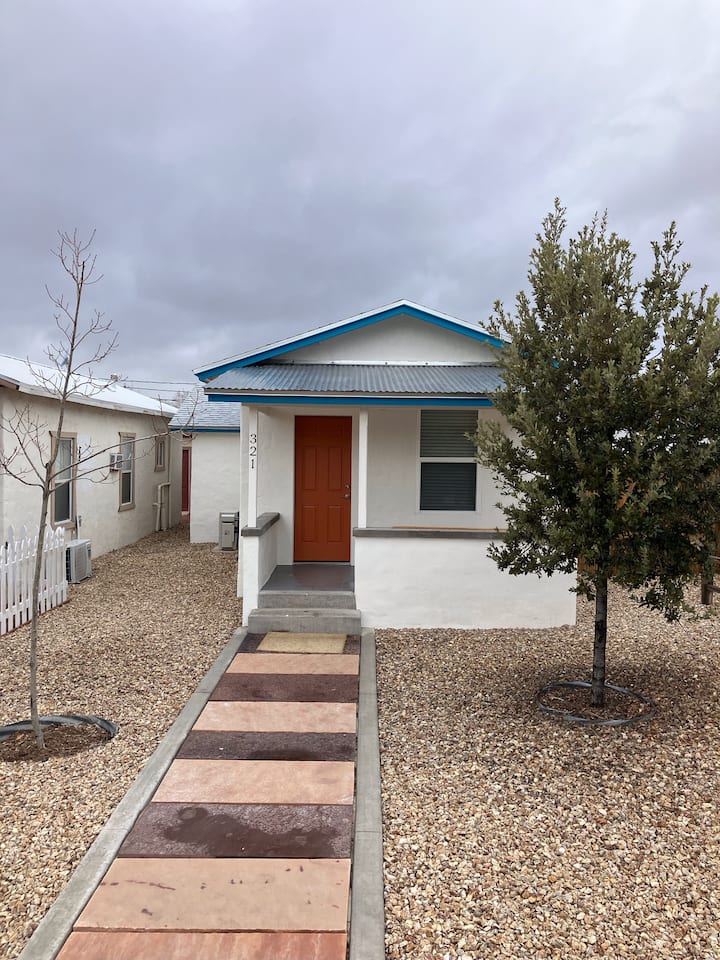 Bungalow On Rt 66 - Beautiful - Kingman, AZ