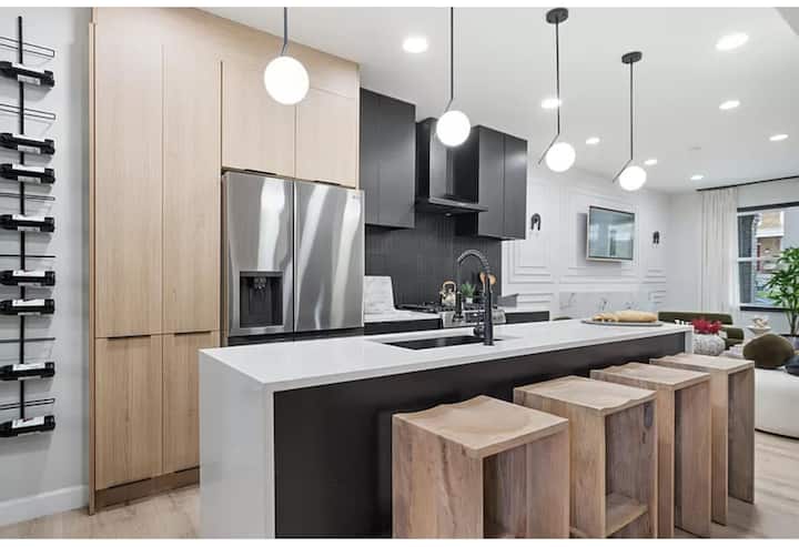 Modern Luxury And Classic Charm - Mount Rainier, MD
