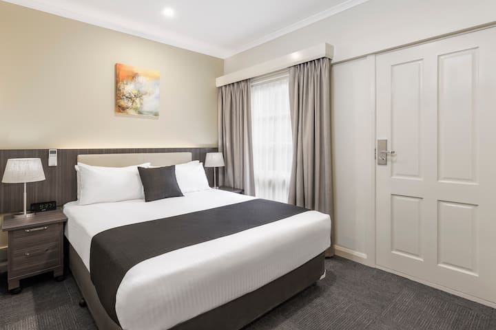 Hotel Room Free Airport Shuttle - Melbourne