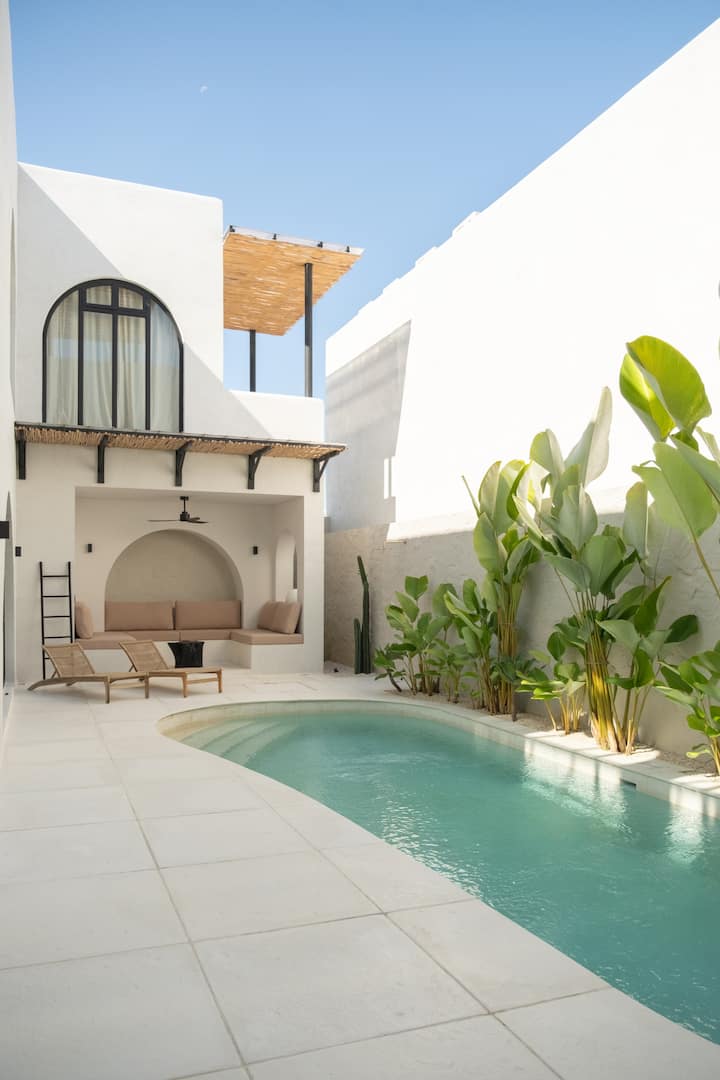 Lush 4br, 100 Meters From Ocean - Bali