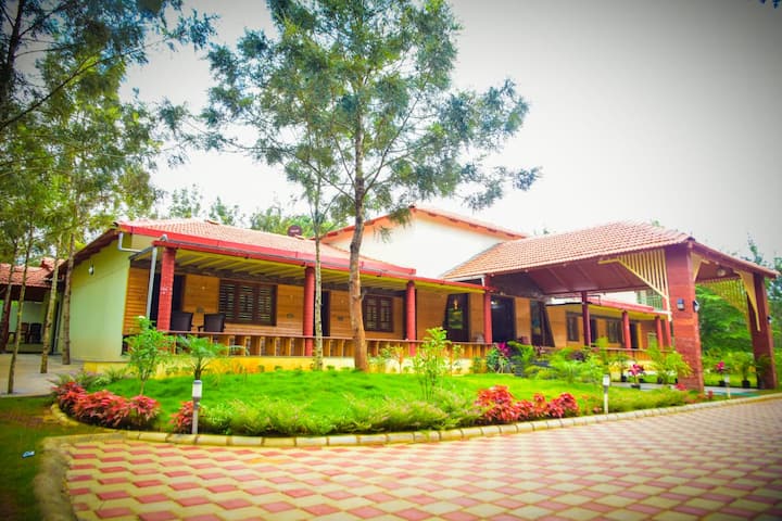 Water View Holiday Retreat-deluxe Room - Sakleshpur