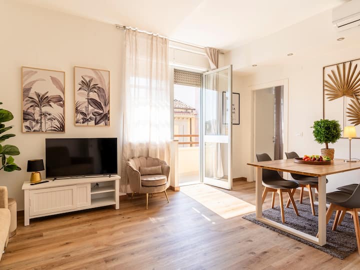 Livorno Modern Apartment With Balcony! - Livorno