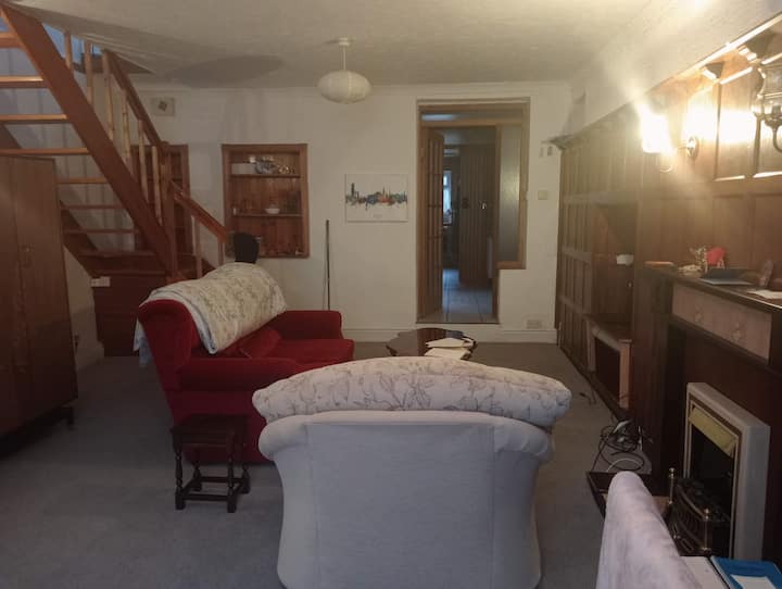 Double Room, Quiet Home At Rct - South Wales