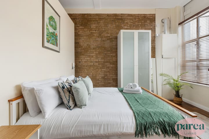 Spacious 3-bed W Canary Wharf Views, Parking - Greenwich