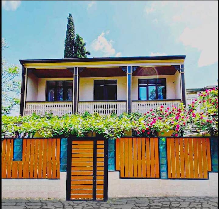 Cozy Villa With A Luxurious Terrace In The Center - Tiflis