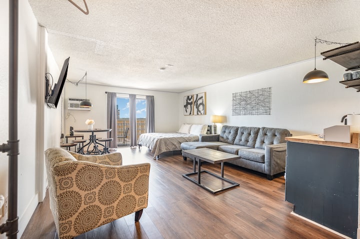 King Bed Loft Studio | Ocean View | Prime Location - Myrtle Beach