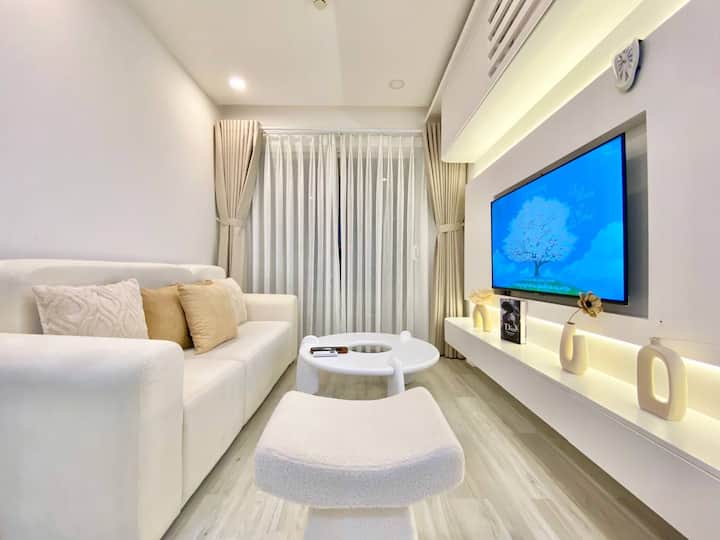 Holiday Apt-amazing 2br Retreat With City View D3 - Hô Chi Minh-Ville