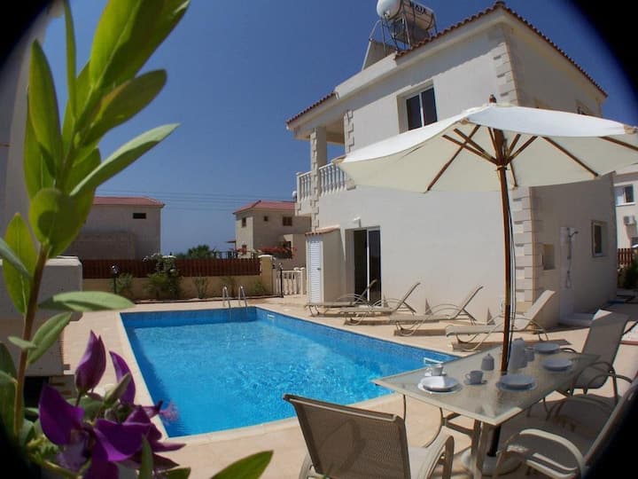 Villa Scarlett, Ayia Thekla - Nissi Beach