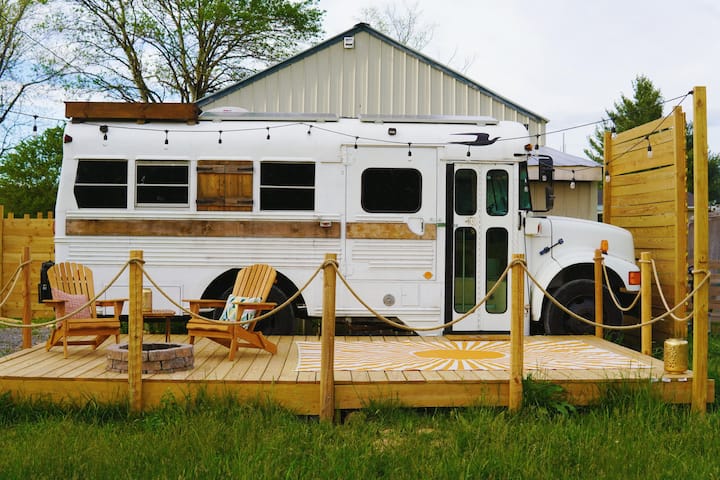"Bungalow Bus" Country Retreat - Murfreesboro, TN