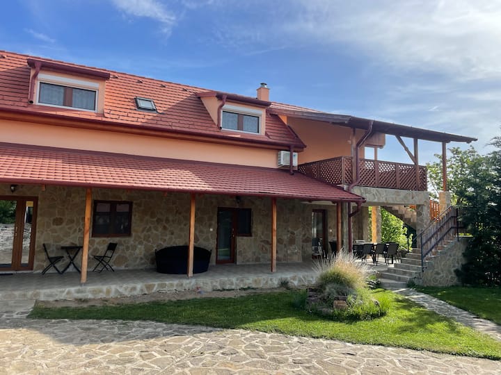 Szögedi Villa
Emeleti Apartman - Szigliget