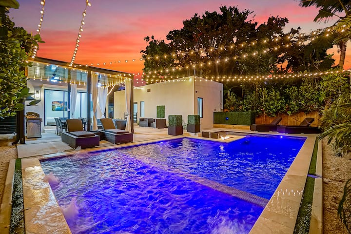 Tropical Bali Villa | Design District | Pool + Spa - Miami, FL