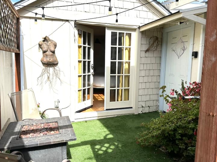 Sol & Luna Garden Getaway - Alameda, CA