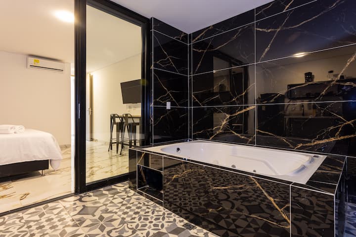 Private Hot Tub, Poblado Loft, A/c, Fast Wifi 101 - Medellín
