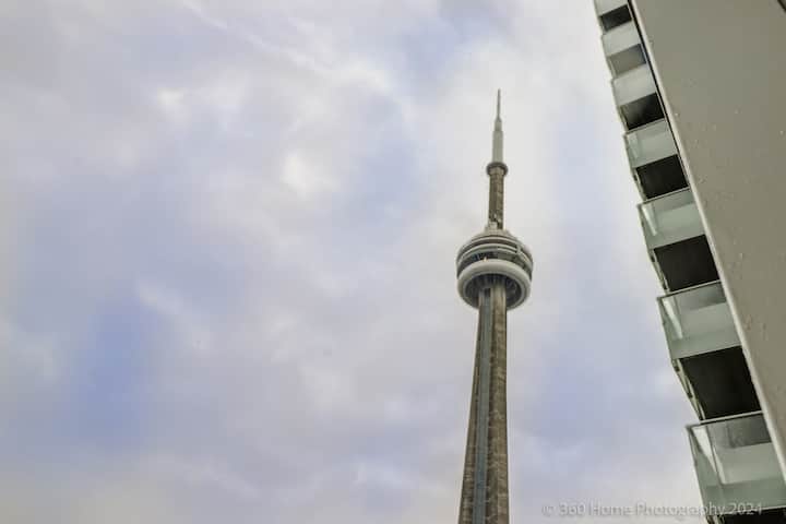 3 Beds + Parking + Cn Tower/lakeview - Toronto, ON