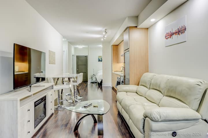 2 Br Style Condo With Free Parking & Cn Tower View - Toronto