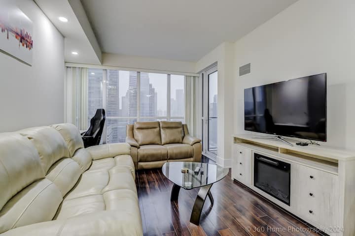 3 Beds + Parking + Gym + Pool + Cn Tower/lakeview - Toronto