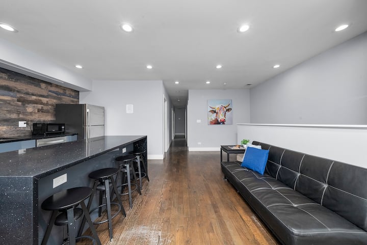 Windy City Retreat - Private Room - Chicago, IL