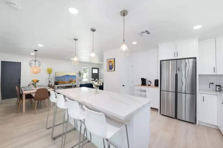 5bd Modern House Near Disneyland - La Puente, CA