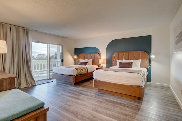 Oceanfront 2 Queens - Balcony - Yachats, OR